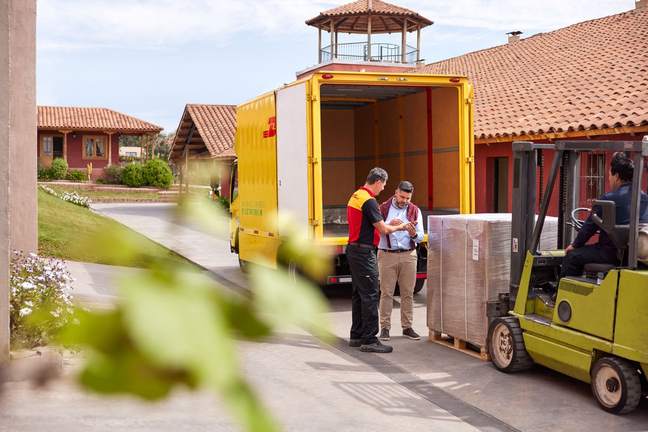 DHL Express laisse l’IA gérer le dédouanement - Stratégies Logistique