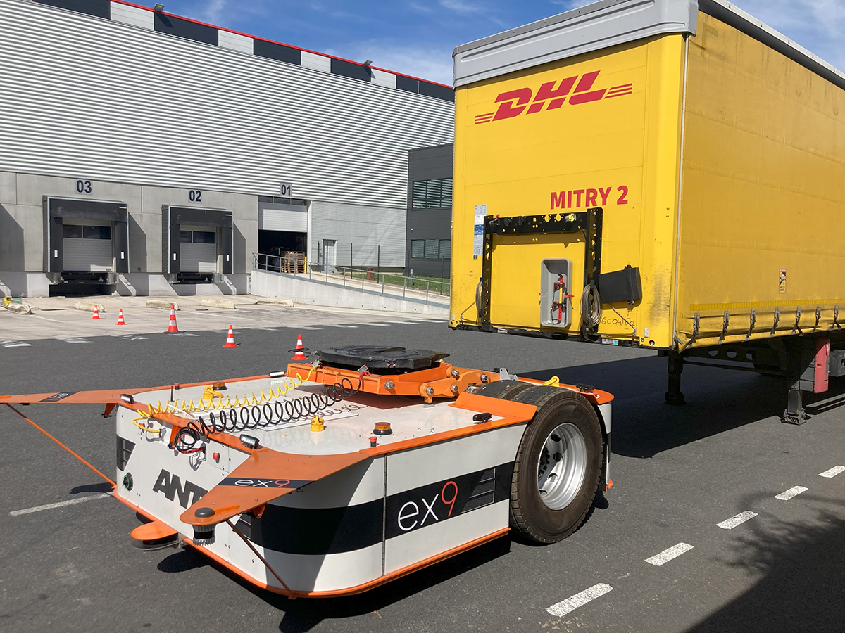 EX9 dévoile son robot tracteur de parc au CES 2024 - Stratégies Logistique